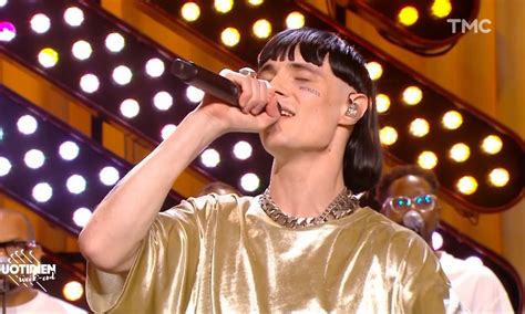 Aime Simone Shining Light En Live Pour Quotidien Quotidien Tf1