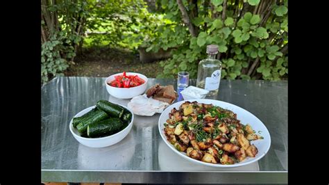 Жареная картошка с лисичками в казане и летние закуски Маринованные помидоры и малосольные