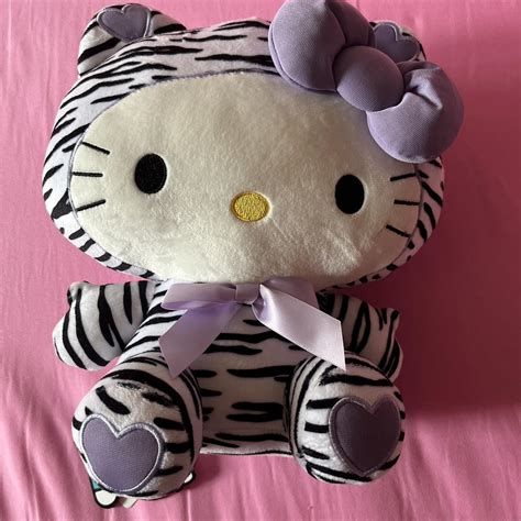 Crazy Cute Hello Kitty Plushie🐱🎀🩷 10 X 8 Depop