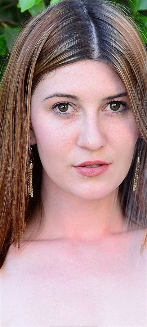 Pin By Arvindlht On Amber Hahn Beauty Photography Celebrity Pictures