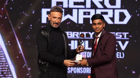 Rahil Khan Wins Best Digital Marketing Agency Award At Forever Business Awards Season 6 Sangri