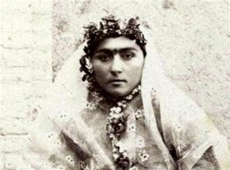 سفر به ایام قدیم؛ ژست عاشقانه نوه ناصرالدین‌شاه در کنار همسرش عکس