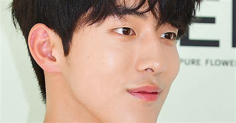 [포토엔hd] 남주혁 조각같은 턱선