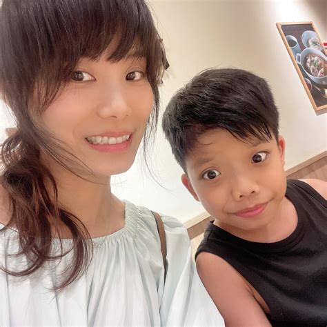 Power通路王 ⭐️勇敢走出舒適圈⭐️ 我是ㄧ個很幸福的人妻，之前做的是精品代購，但真的做太久了 好膩好膩～結婚後就ㄧ直活在舒適圈。 跟小靜認識很久，ㄧ直在看她到底在幹嘛？每天都很充實很