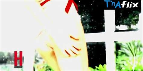 Wendy Gonzalez Breasts Scene In H Para Hombres
