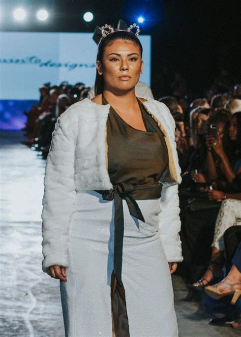 Fashion Editorial Runway Vogue Bazaar Fashion Corporate