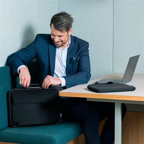 Dicota Base Xx Clamshell Computertaske 17 3tm Sort 209 Dkk