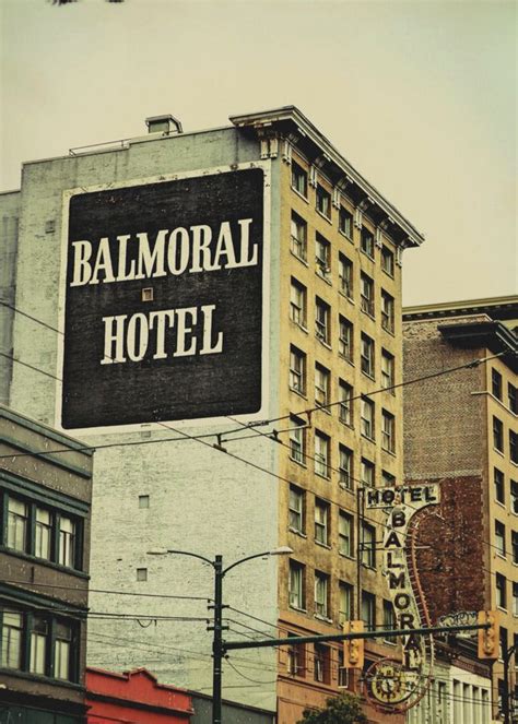 Papermoon Leinwandbild Balmoral Hotel Von Diego Lops 250 G M²