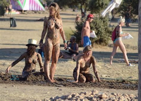 Sweeping Girls October 2014 Voyeur Web