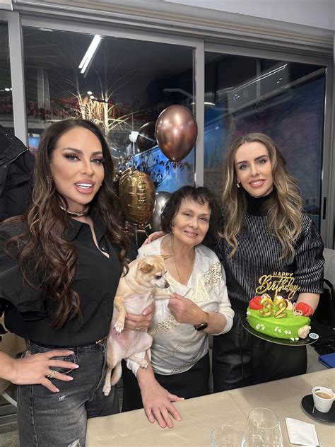 Ivana Ивана Честит 8 ми март мили момичета 🌷Честит празник на теб мила моя майко 🥰Честит