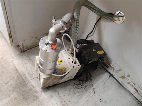 Absciex Lcms 3000 With Autosampler Oven Lcms Pumps And Roughing Pump