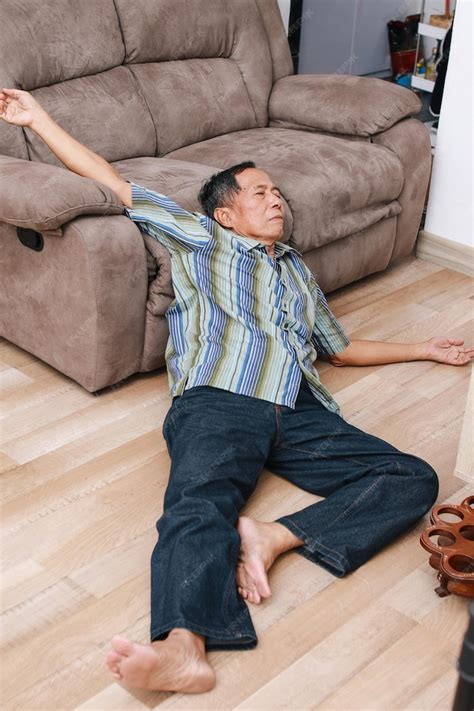 Premium Photo Elderly Older Grandfather Having An Accident Fainting