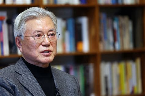 문재인 전 대통령 내란사태 보며 “자괴감…국민께 송구스러워”