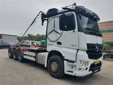벤츠 원쓰리암롤 암롤코리아 제작한 벤츠아록스2848 폐기물수집운반차 2021년식 13만키로 주행한 신차급 매매 토미에어써스