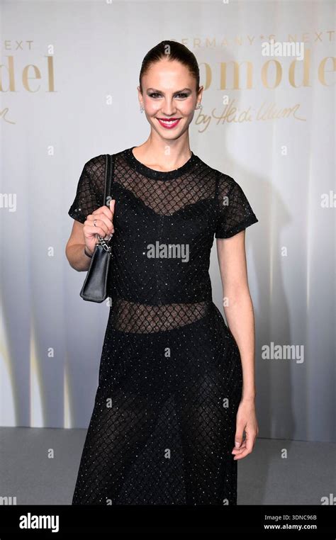 Simone Kowalski Bei Der Kino Preview Zur 21 Staffel Germany S Next