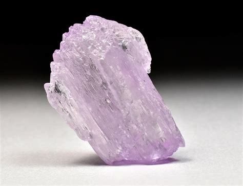 Kunzit | minerals-fossils.cz