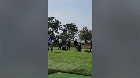 골프대회 시작전 드라이빙레인지에서 스윙 연습하는 프로 선수들 Youtube