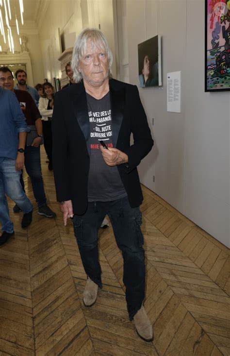 Renaud "se reprend en main" : son "ultime" femme Cerise évoque sa santé et le soutient - Purepeople