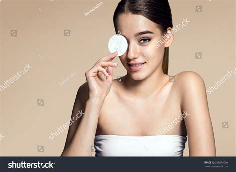 Babe Brunette Girl Removing Makeup Her Face Images Stock Photos Vectors Shutterstock