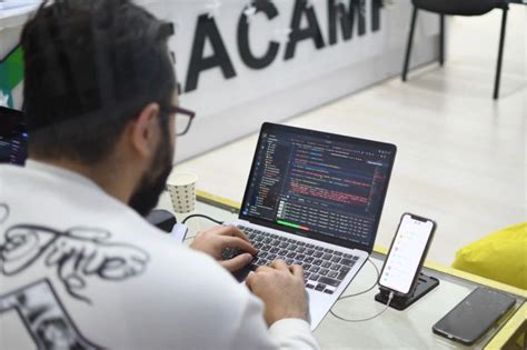 🟠 Yeni üzərində çalışdığım Mobile App In ölkə Daxilindən Başqa ölkə Xaricində Də Insanların