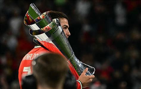 مستعد لكسر ساقي أول تعليق لـ رونالدو بعد تتويج البرتغال بدوري الأمم