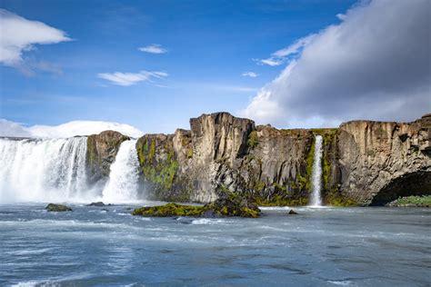 집 밖의 강 강력한 경치 경치가 좋은 고다 포스 고요한 관광 관광 명소 광야 구름 녹지 모험 물