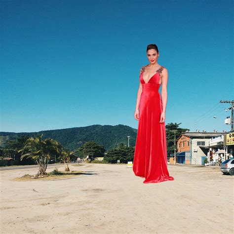 Giantess Gal Gadot By Jjuenger On Deviantart