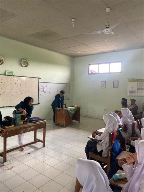 Keren Penerapan Budaya Buang Sampah Dengan Membuat Tempat Sampah Otomatis Berbasis Arduino Uno