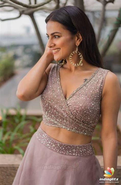 Trendy Sexy Blouse Design For A Bold And Glamorous Look