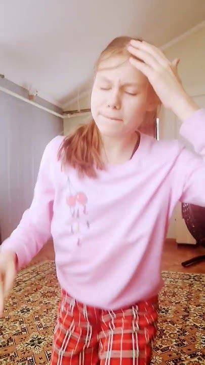 та самая девочка в вашем классе которая очень любит хрустеть всем но один раз перестаралась