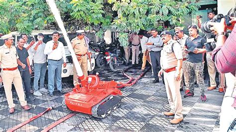 అగ్నిమాపకశాఖ సిగలో రోబో ఫైర్‌ ఫైటర్‌ Namasthe Telangana