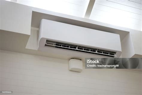 벽에 설치된 에어컨은 방을 시원하게 낮은 각도로 만듭니다 0명에 대한 스톡 사진 및 기타 이미지 0명 3차원 형태 감지기 Istock