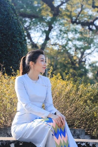 ကျက်သရေရှိပြီး တည်ငြိမ်ရင့်ကျက်တဲ့အလှတရားတွေအောက်မှာ လှသွေးကြွယ်ကာ မြန်မာဆန်ဆန်လေးလှပနေတဲ့