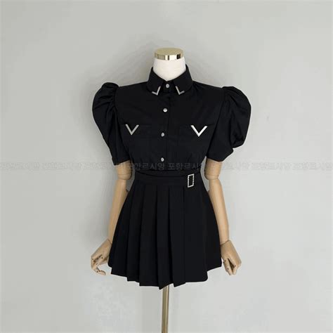 [르시앙]브이 은장 실버 장식 면스판 어깨 퍼프 카라 셔츠 블라우스 에이블리