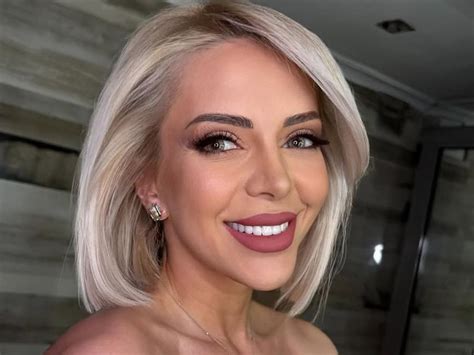 Провокативна в центъра на София Жанета Осипова по секси от всякога