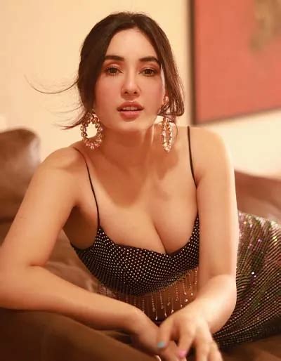 Hot Indian Actress Aditi Budhathoki Big Boobs Pics