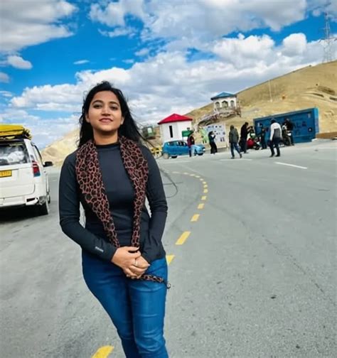 Ias Shweta Bharti Cracked Upsc Without Coaching While Doing 9 Hour Job