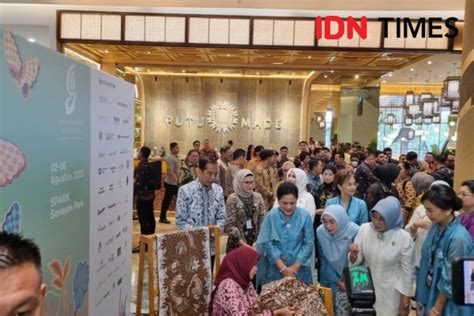 Jokowi Ajak Desainer Batik Eksplorasi Warna Dan Motitf Baru