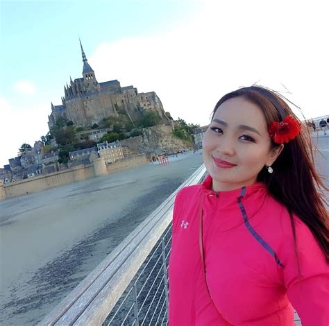 Дуучин Э Чулуунчимэгийн төрсөн өдөр өнөөдөр тохиож байна ТАС МН