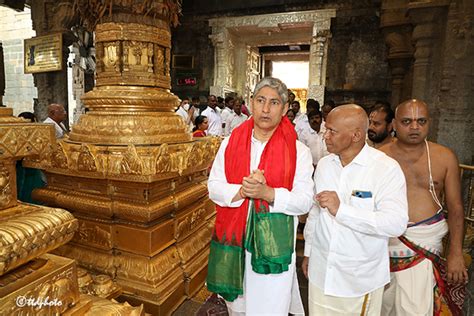 Ap High Court Cj Offers Prayers శ్రీవారి సేవలో రాష్ట్ర హైకోర్టు ప్ర