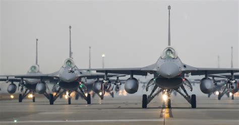 Кулеба Винищувачі F 16 Україна зможе отримати лише з дозволу США