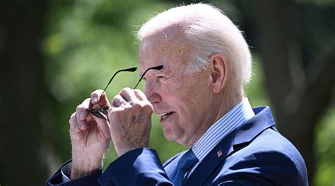 Biden jokes he's a 'very dull president,' only known for Ray-Ban ...