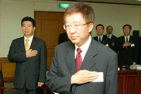 노무현사료관 [국정과제회의에서 국민의례하는 노무현 대통령]