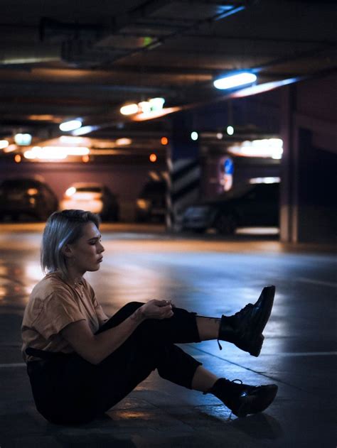 Фото на парковке Парковка Фотосессия на парковке Идеи для фото Идея для фотосессии Позы для