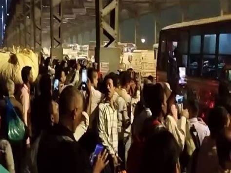 Howrah Bridge Fire দাউ দাউ করে চলছে গাড়ি হাওড়া ব্রিজের উপরে আগুন আতঙ্ক প্রায় একঘণ্টা বন্ধ