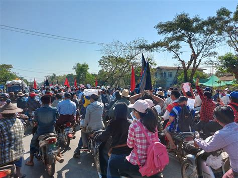 Dvb ညောင်လေးပင်မြို့တွင် စစ်အာဏာရှင် အလိုမရှိကြောင်း ပြည်သူ သောင်းချီ