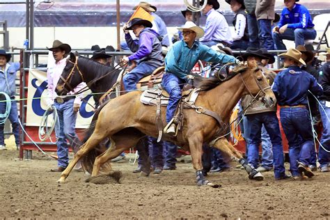 Arizona Cowbabes Gaona And Nowlin Win Rodeo Rapid City