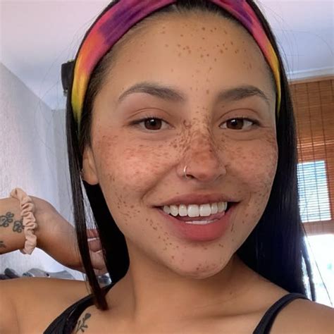 S Carlaa Fer Threads Say More