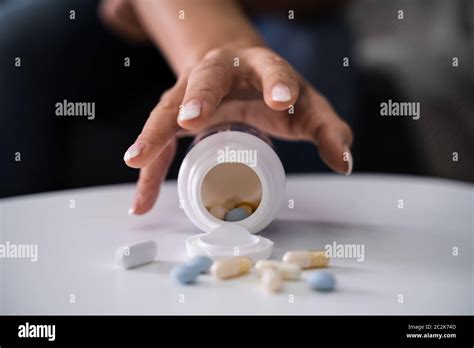 Drug Addicted Woman Hi Res Stock Photography And Images Alamy