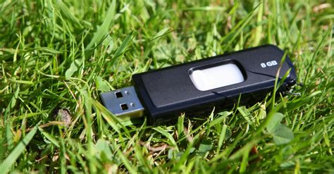 Almost Half Of Dropped USB Sticks Will Get Plugged In Sophos News